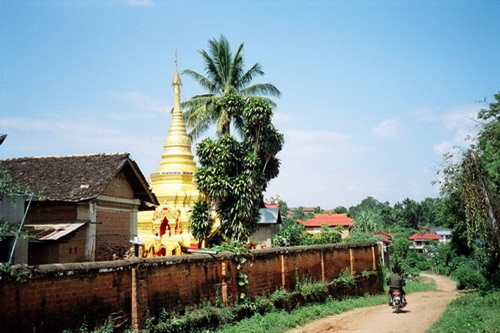 FROM GOLDEN TRIANGLE TO THE COUNTRY OF 12000 RICE FIELDS (SHAN STATE)