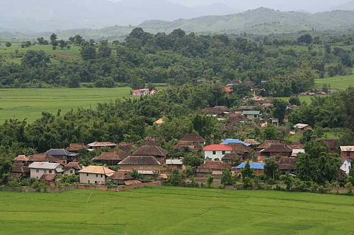 FROM GOLDEN TRIANGLE TO THE COUNTRY OF 12000 RICE FIELDS (SHAN STATE)